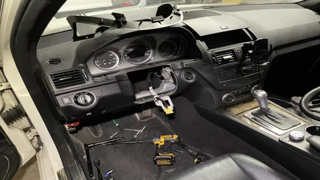 Mercedes Benz Electronic Ignition Switch (EIS) Failure