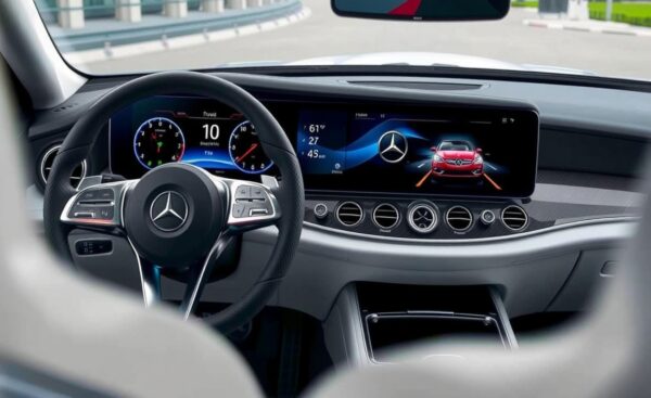 Double Display On Mercedes Dashboard: A Game-Changer
